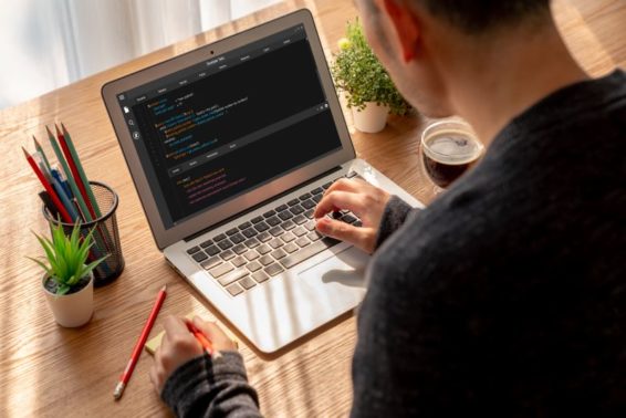 Python vs. JavaScript: A Reasonable Comparison (and Winner Selection)